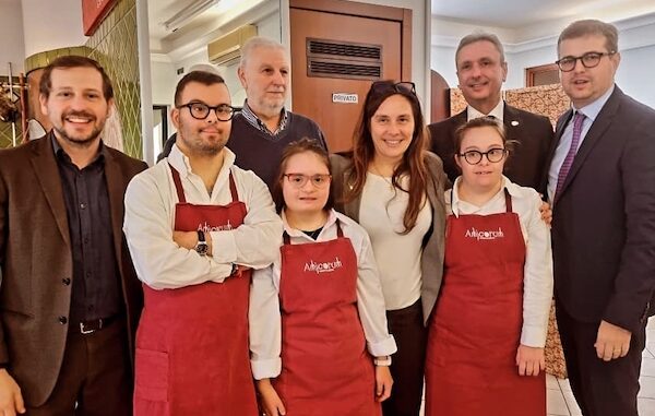 Cassano, il ministro pranza alla pizzeria Amicorum: «Bellissima realtà ...