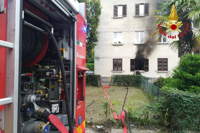Luino, incendio in via Don Folli: il cane di famiglia salvato dalle ...