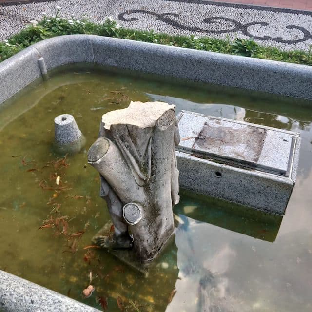 Influencer in vacanza a Viggiù distrugge una statua del Butti MALPENSA24