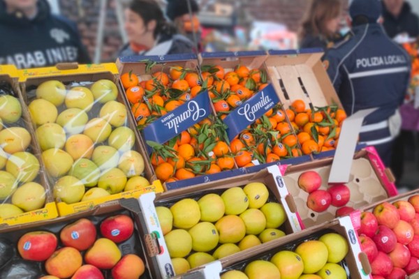 Controlli al mercato di Busto: lavoro in nero e violazioni. Sospese 6 ... Controlli al mercato di Busto: lavoro in nero e violazioni. Sospese 6 ...