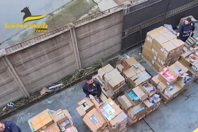 Gallarate, sigarette elettroniche cinesi: via 12 tonnellate. Erano nocive MALPENSA24