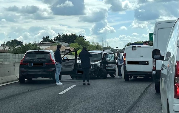 Autolaghi, incidente tra Busto e Castellanza. Tre auto coinvolte ... Autolaghi, incidente tra Busto e Castellanza. Tre auto coinvolte ...