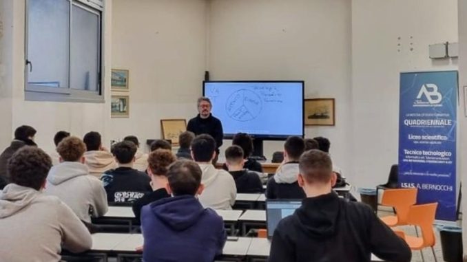 Isis Bernocchi di Legnano a lezione di cybersecurity con l’Its Incom ...